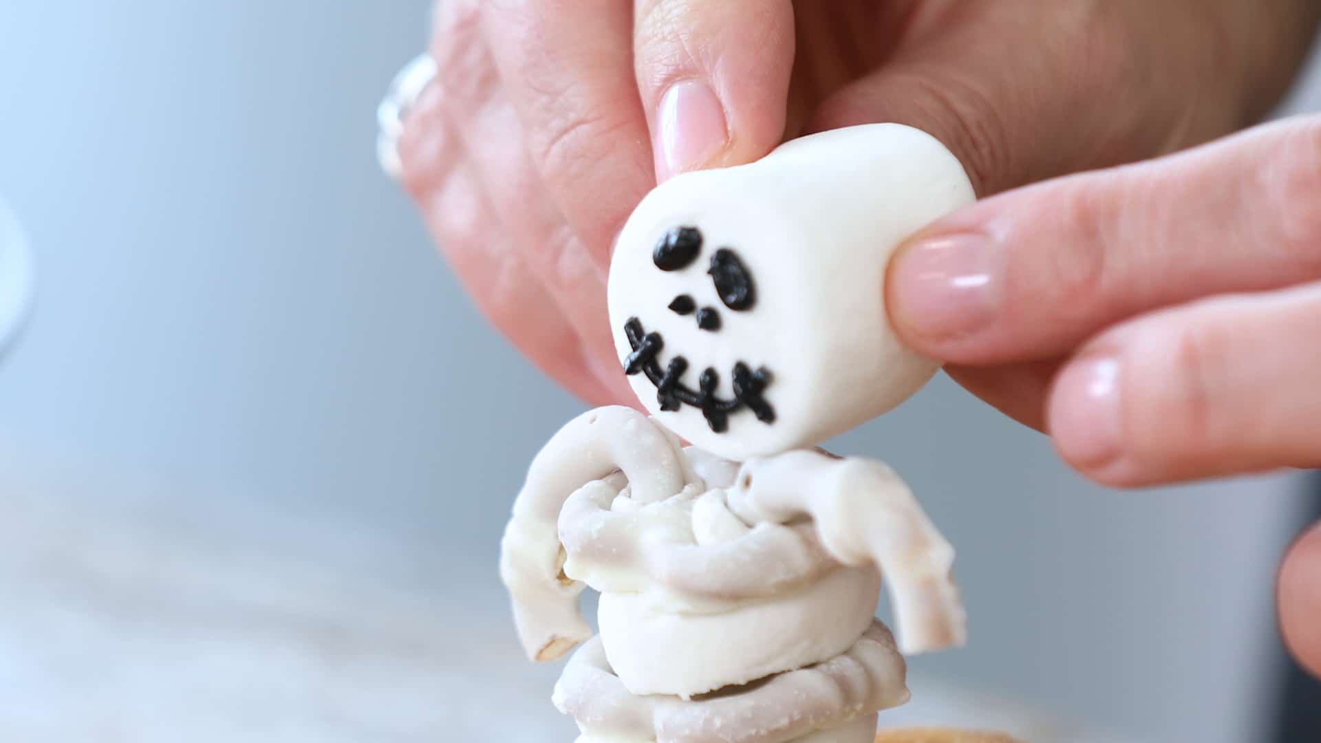 Video: Halloween Skeleton Doughnut - Dish Works