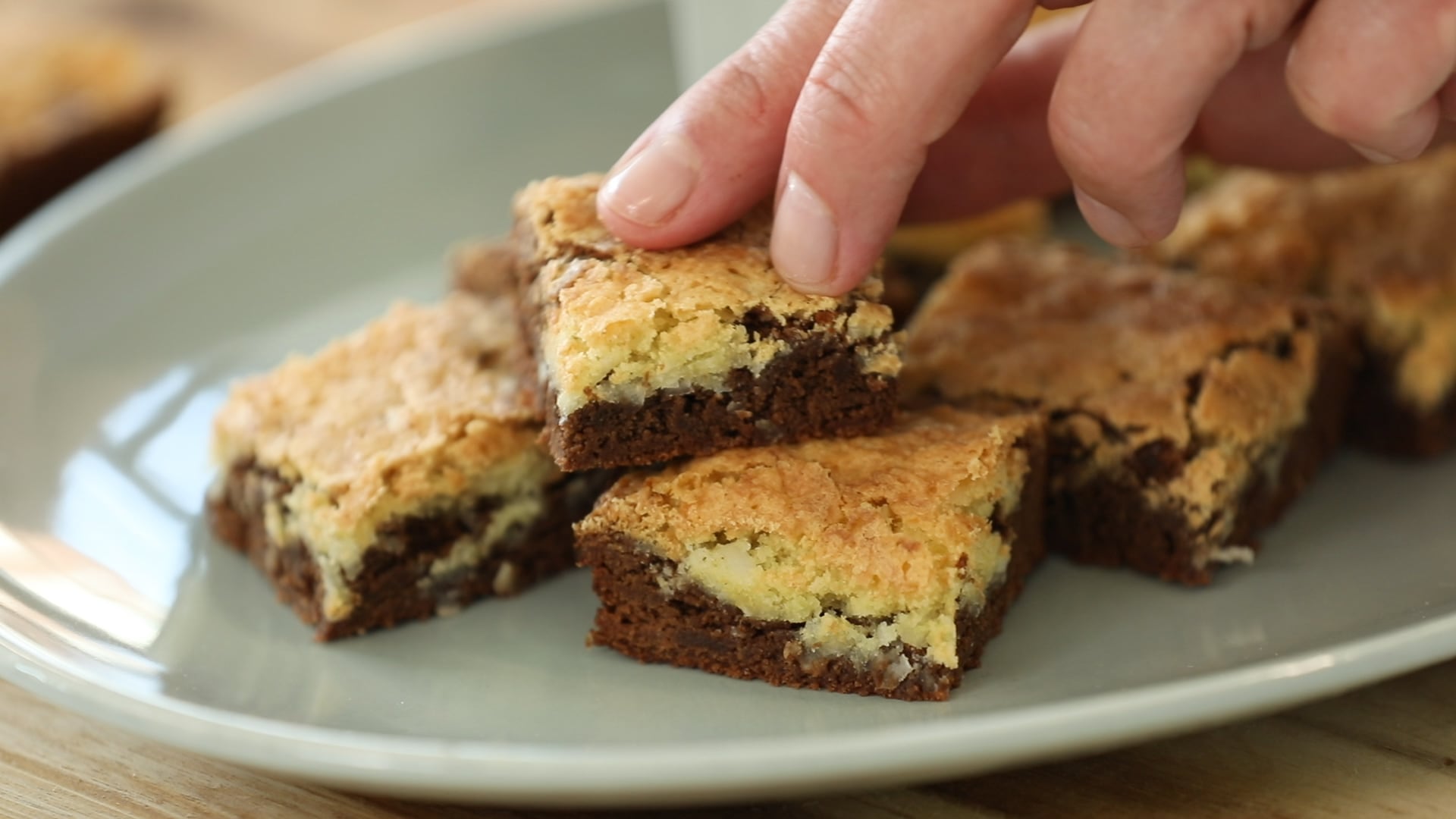 Video: Two Tone Bars - Dish Works