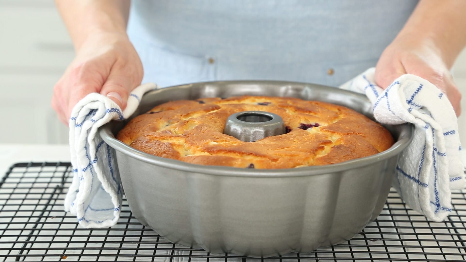 Video: 10 Tips for Perfect Poundcake - Dish Works